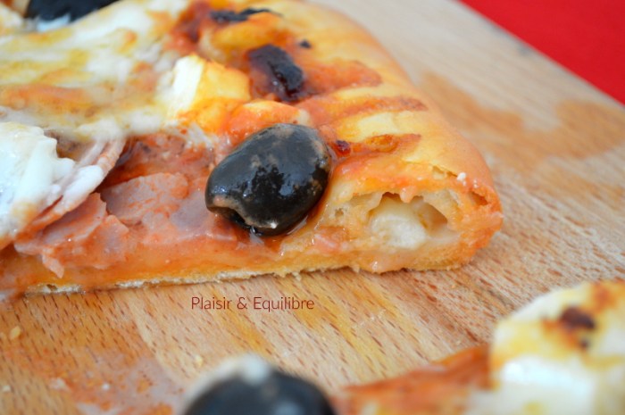 Pizza cheezy crust {Foodista Challenge #106} | Plaisir et Equilibre